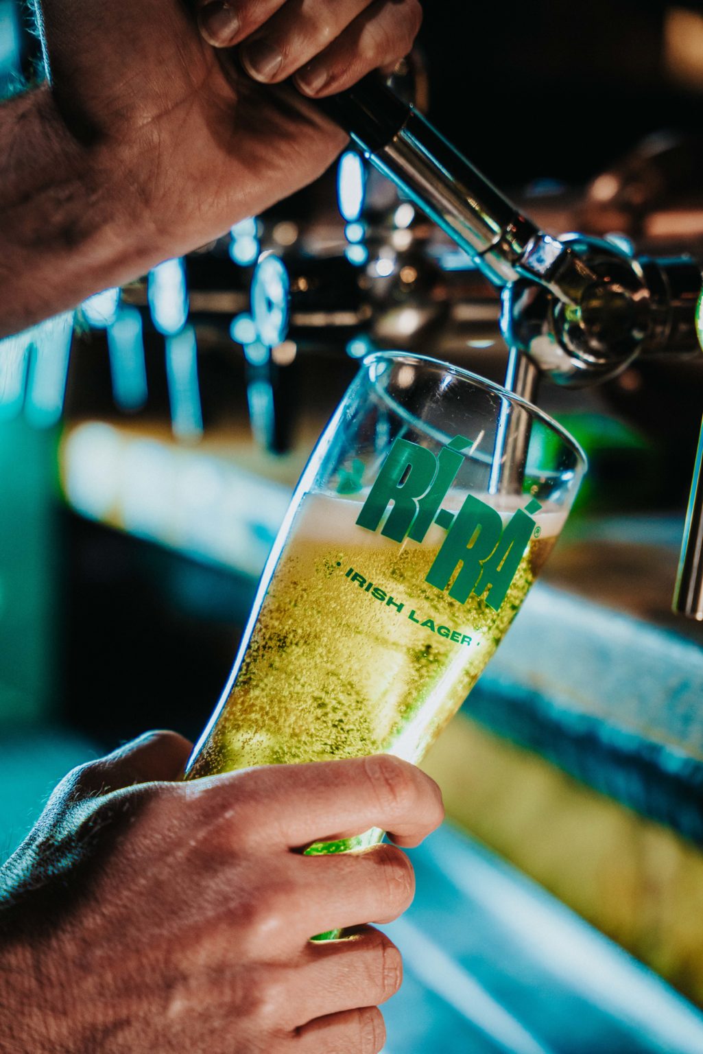 Rí-Rá Irish Lager : Grá Mór Don Teach Tábhairne Gaelach - The Phoenix ...