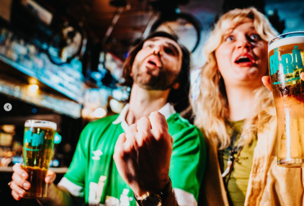 Rí-Rá Irish Lager : Grá Mór Don Teach Tábhairne Gaelach - The Phoenix ...