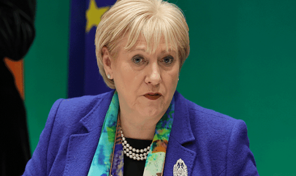 MEDIA SETS HEATHER BLAZING - The Phoenix Magazine